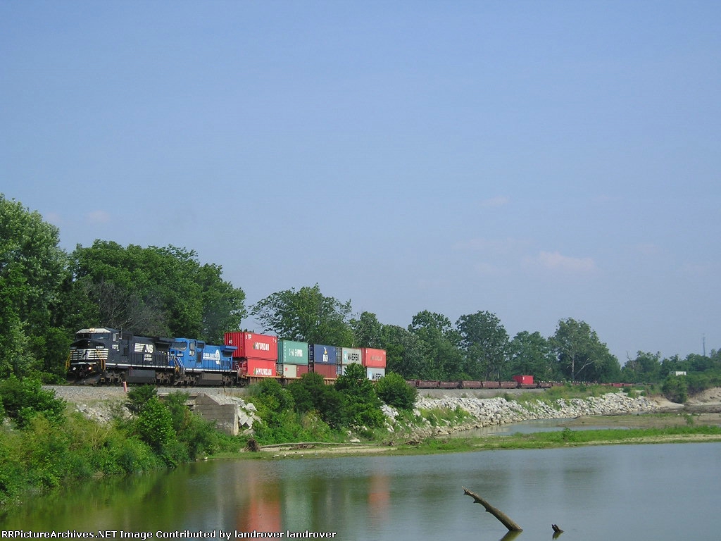 Two Ex Cons NS 8375 On NS 282 Westbound ( Highball )